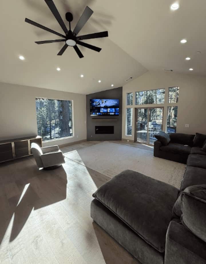 Brand New, High-end, Forest Land, Pool Table - South Lake Tahoe, CA