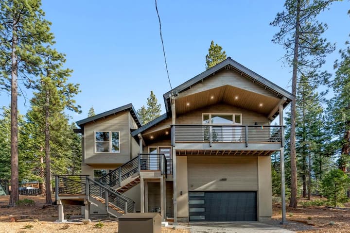 Gardner Mountain Lodge: New, Forest Land, High-end - South Lake Tahoe