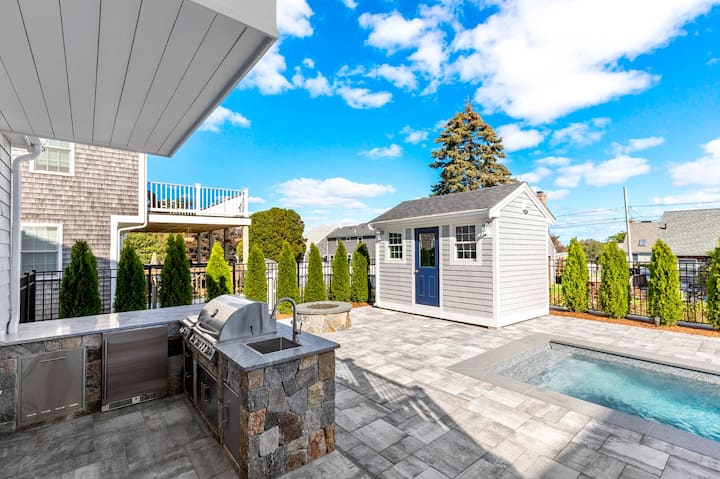 Coastal Retreat With Pool And Walk To Beach - Sandwich, MA