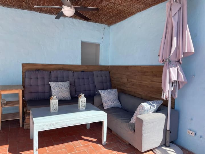 822111 Megan - L'Escala