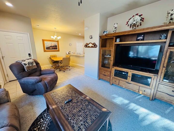 Juniper Retreat | Ground 2br Pet-friendly + Perks - Mesquite, NV