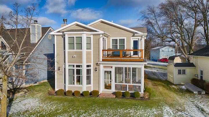 Shep's Lake House: Large Family Retreat! - Canandaigua, NY