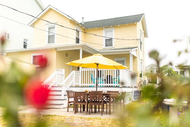 Bee Happy Cottage: Mini Golf, Pets, Parking! - Wildwood Crest, NJ