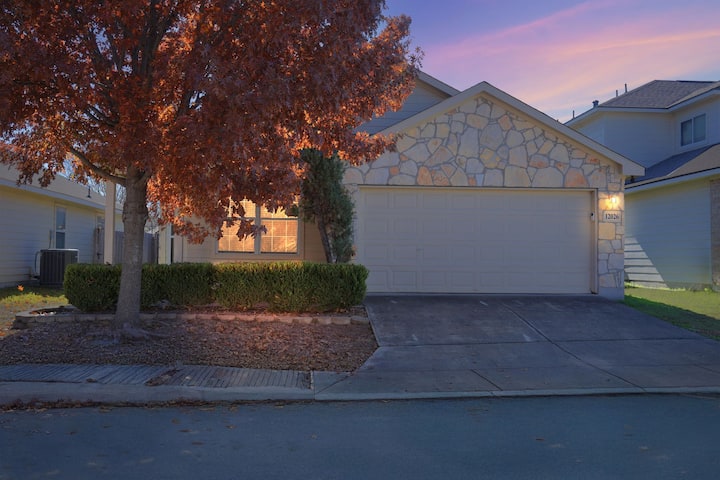 San Antonio Home W/ Game Room, Pet-friendly, Yard! - Helotes, TX