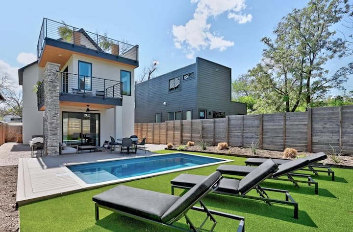 East Austin 5br W Private Pool, Rooftop & Views! - Austin, TX
