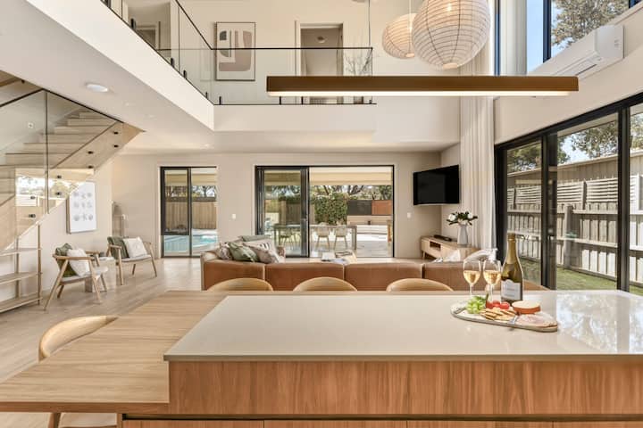 Lounge & Sleep Suite I Bonnyvale Dune Retreat - Ocean Grove