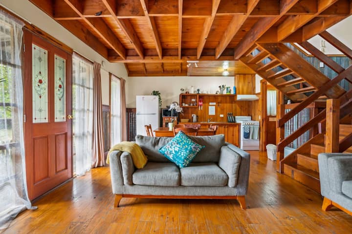 Stayau ·The Loft Cottage· Honeymoon Picturesque - Healesville