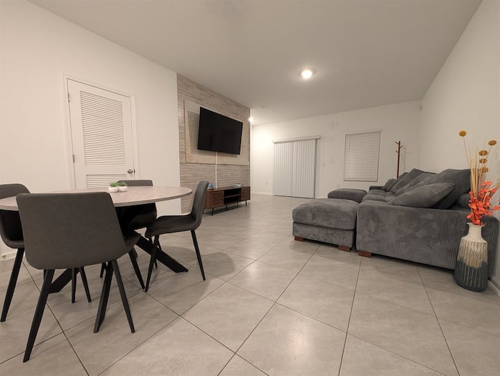 Comfy 3br Jax Townhome W/ King Bed - Jacksonville