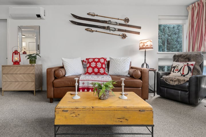 1br+ Sofa Bed |Ski In / Ski Out | Pool And Hot Tub - Whistler