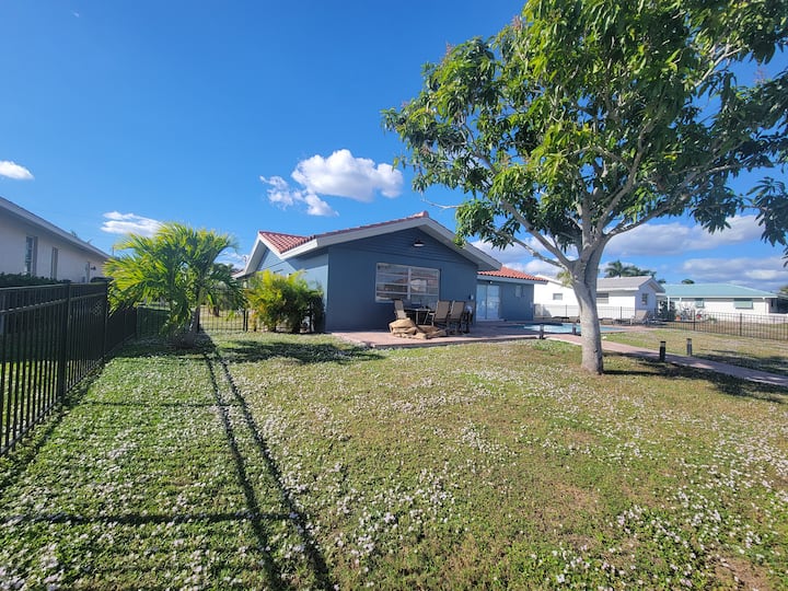 Canalfront Pool Home Near Harbor | Sleeps 8! - Punta Gorda, FL