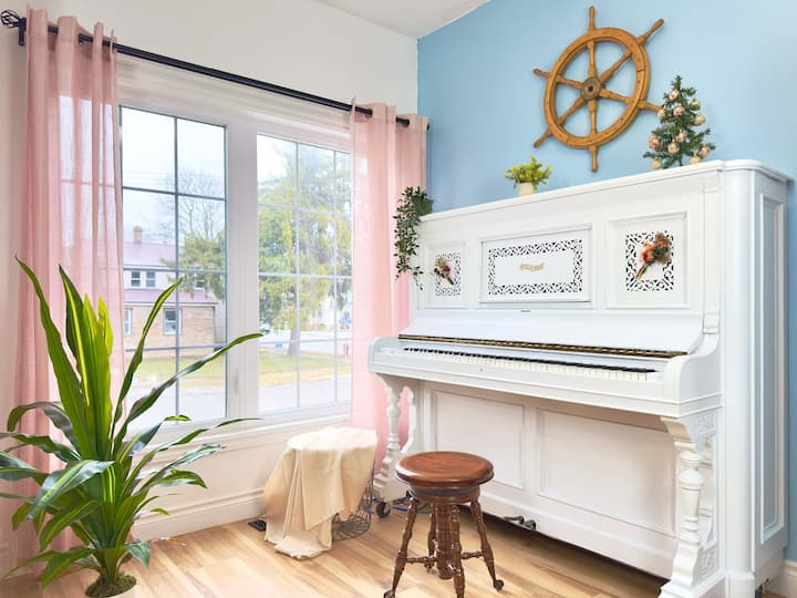 Big Family Suite 2 King Beds Piano Games Sleeps 12 - Port Colborne