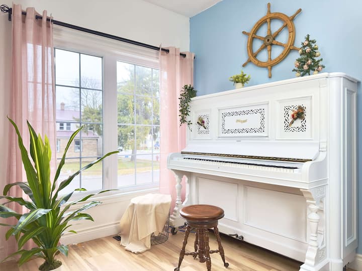 Luxury Family Home 2 King Beds Piano Sleeps 12 - Port Colborne