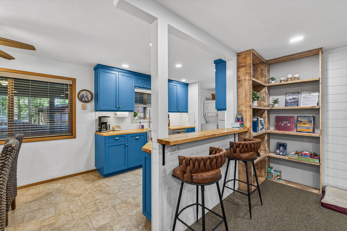 Evergreen Escape-Downtown, pet Ok, trailer parking - Houses for Rent in ...