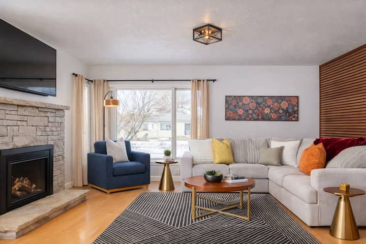 Family Friendly Home-foosball, Firepit & Fireplace - Fond du Lac, WI