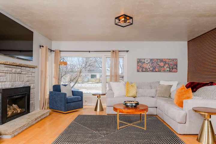 Family Retreat - 4 Bed, 3 Bath, Fireplace & Fun! - Fond du Lac, WI