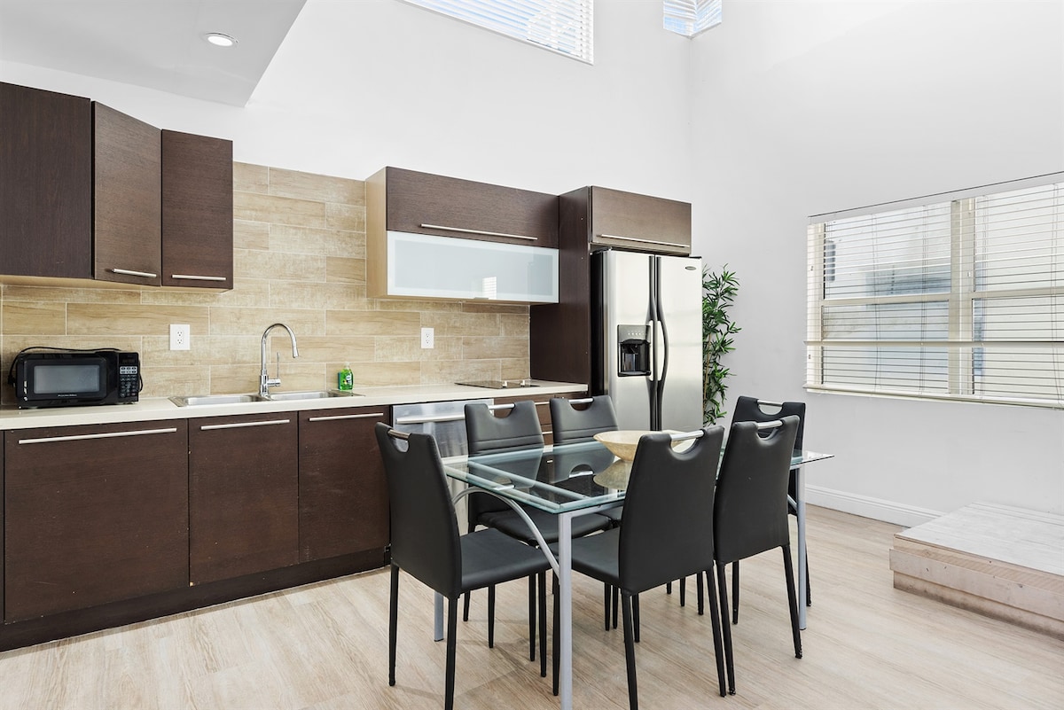 Ocean Drive 2BR avec balcon | Marchez jusqu'à la plage - Appartements à ...