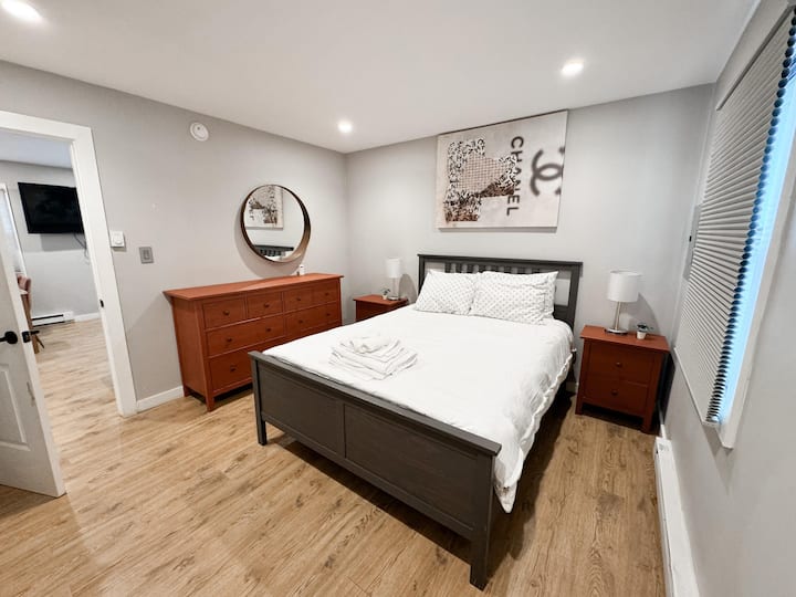 Stylish Apartment Steps To The Beach - Norfolk, VA