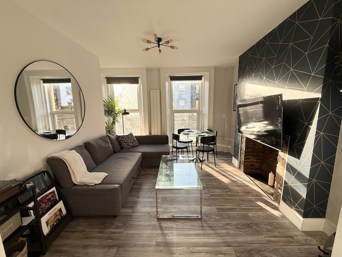 Stylish 2 Bed Apartment in the heart of Camden - Flats for Rent in ...