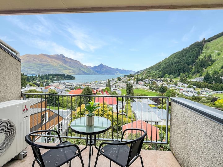 Heritage Heights | Newly Renovated Hideaway - Queenstown