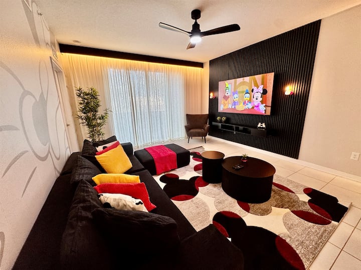 Mickey's Dream * Themed Game Area 2 Br - Gatorland, Orlando