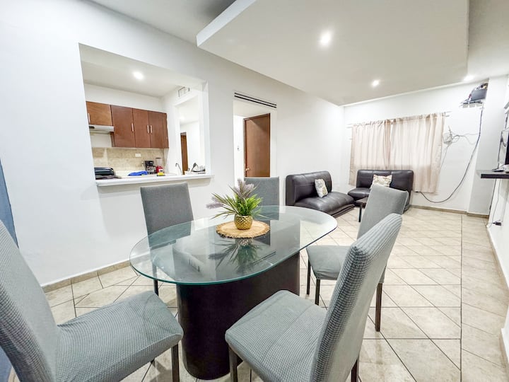 Spacious 3br Apartment In Top Location - Monterrey