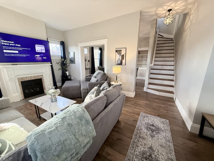 Charming 3 Br 2 Bath Home 10 Minutes To Downtown - Oakdale, PA