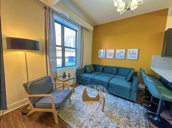 Modern Suite W/420 Friendly & Highspeed Wifi - Chicago, IL