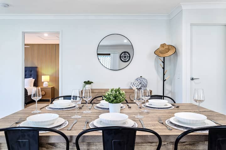 'Southport Family Villa' By Inn Paradise - Gold Coast