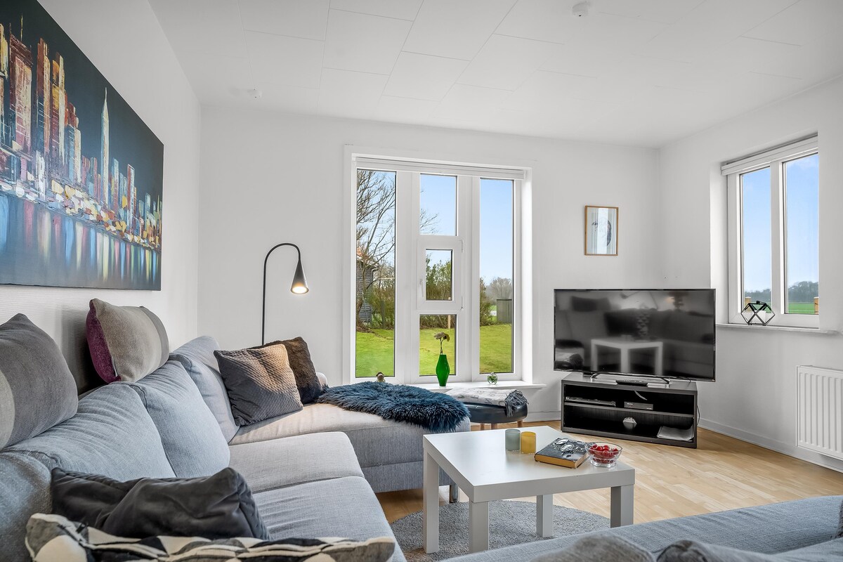 Holiday home with hot tub and space for 7 people. - Houses for Rent in ...