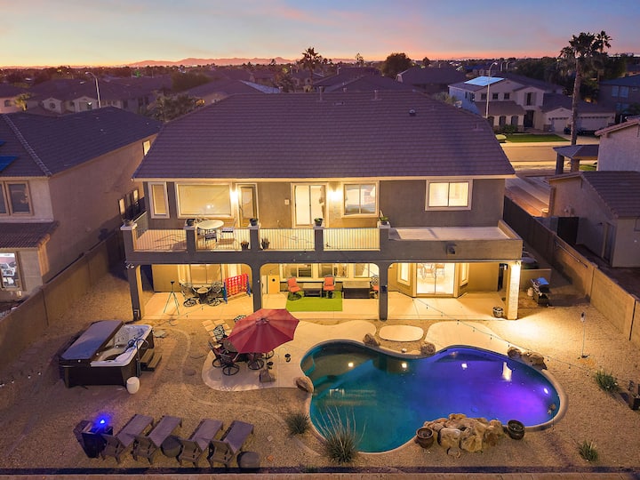 Sleeps 14 • Pool&spa • Fire Pit • Billiards • Ev P - Apache Junction