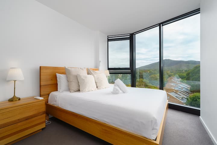 Spacious 3br Apartment In The Heart Of The City - Canberra