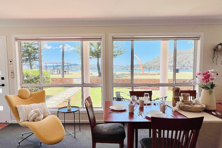 3br Beachfront House, Walk To Everything - Ettalong Beach