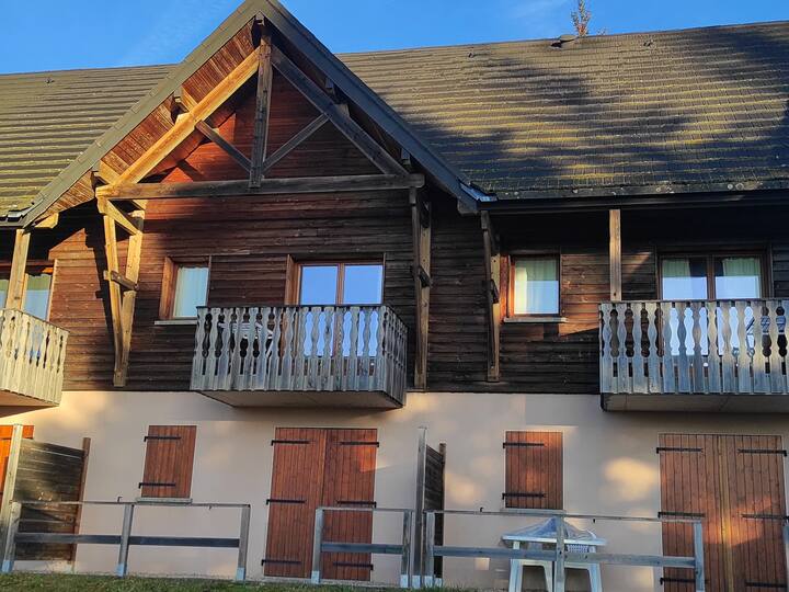 Appartement 5 Pers. Avec Piscine à Super-besse - Besse-et-Saint-Anastaise