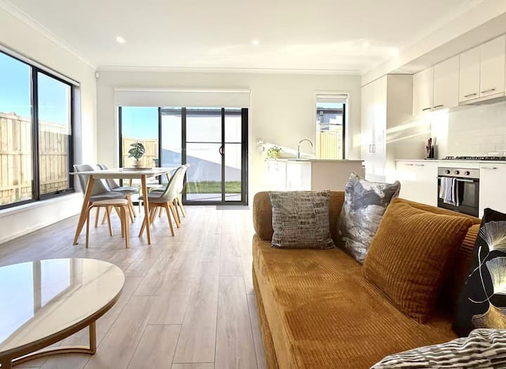 20%off Monthly Mambourin 4b Family Getaway Wgarage - Werribee