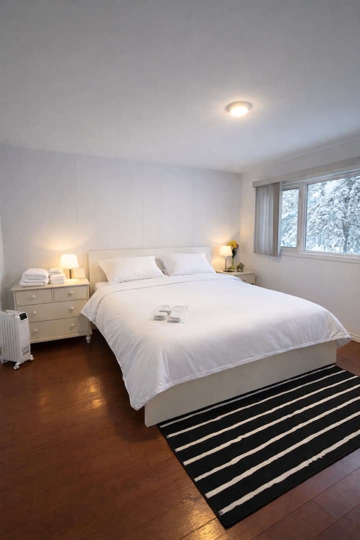 King Room With Private Bathroom - Yellowknife