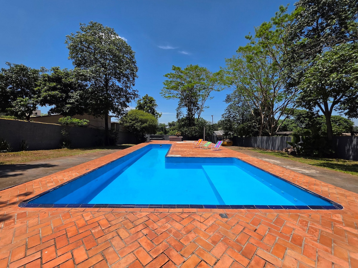 Maison avec grande cour et piscine à 5 minutes du Paraguay - Maisons à ...