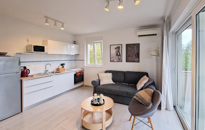 2 Bedroom Beautiful Apartment In Rab - Lopar