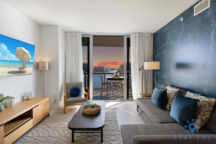 Spectacular Apt Retreat, Balcony, Resort Amenities - Hallandale Beach, FL