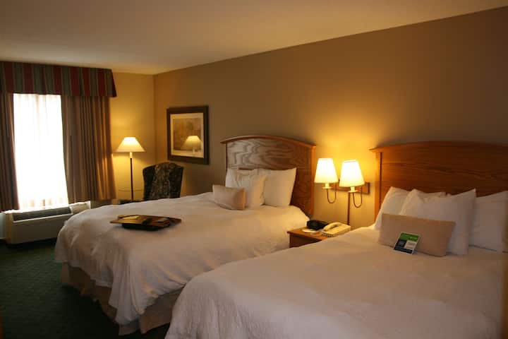 Lake Escape W/free Breakfast, Parking & Tennis Fun - Guntersville, AL