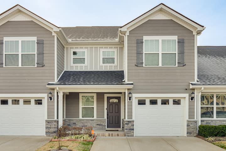 Wfh Setup, Fenced Yard! Spacious Spring Hill Stay - Splash Pad, Spring Hill