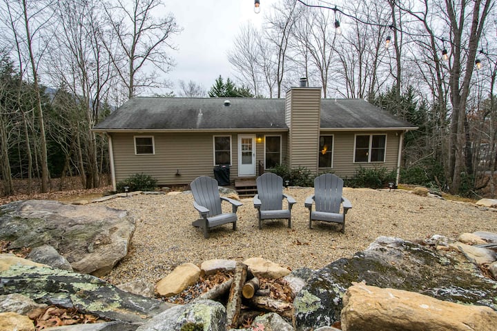 Spacious 4br Retreat W/free Tix | Fire Pit + Grill - 애슈빌