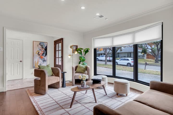 North Dallas 4br | Pool + Hot Tub + Home Gym - Dallas, TX