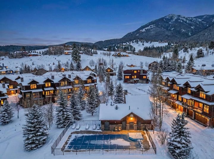 Big Sky Getaway | Fireplace + Shared Pool - Big Sky, MT