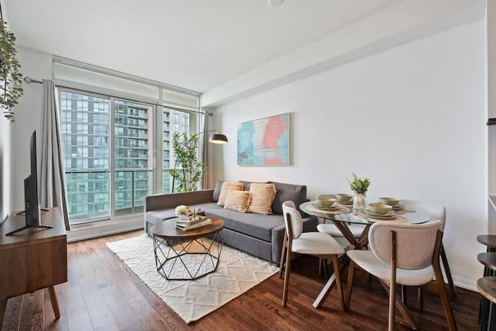 Sophisticated Stay With Waterfront View - Mississauga