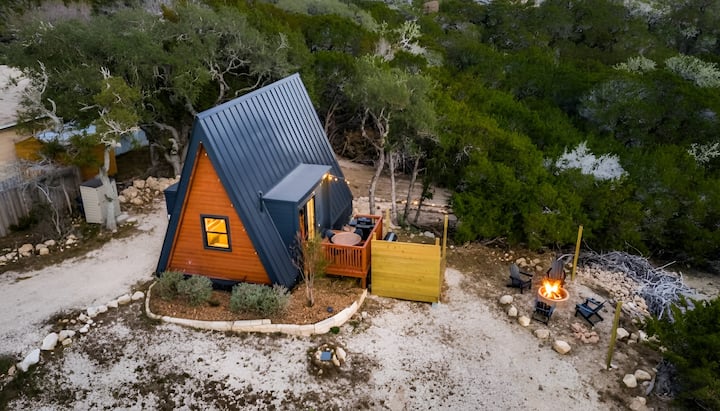 Cozy A-frame | Hot Tub, Fire-pit, Pets - Bandera, TX