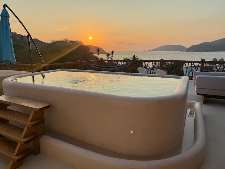 Private Plunge Pool, 1 Block From Ocean, 1 Bedroom - Zihuatanejo