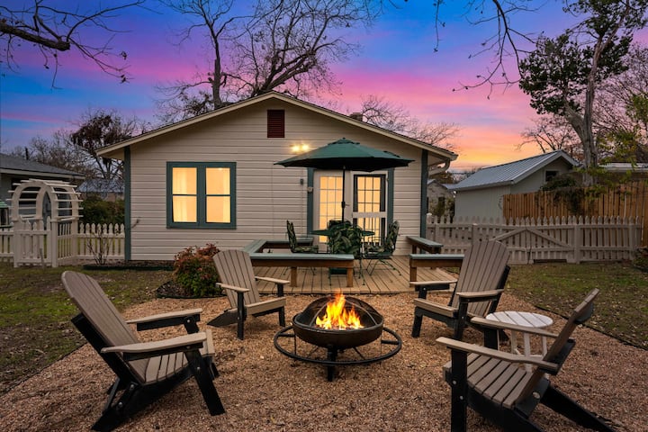 Primrose Cottage - Fire Pit & Close To Downtown - Fredericksburg, TX