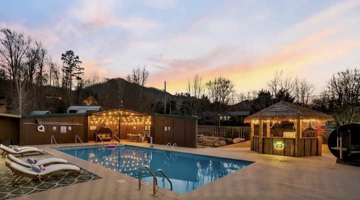 Luxe Mtn Ranch W/ Heated Pool & Tiki Bar + Views - Townsend, TN