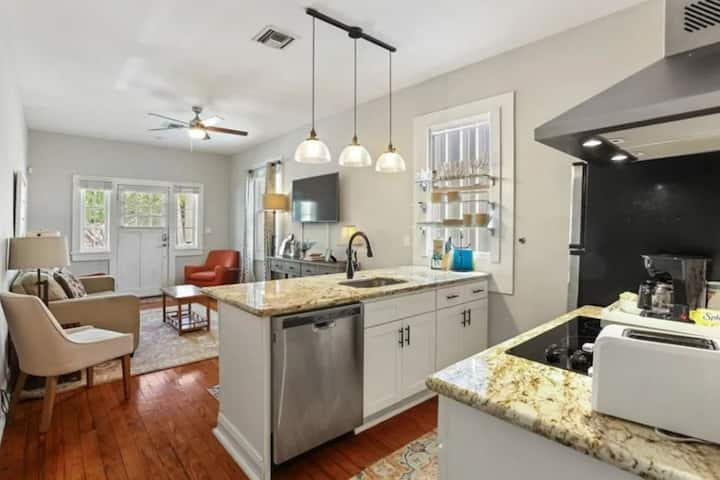 2br/2ba On Magazine St W/ Patio | Dolphin's Cove - United States