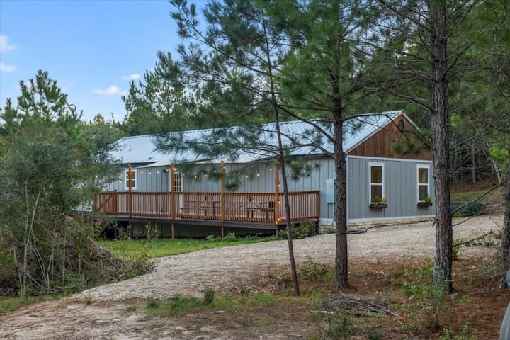Cozy Cottage In Lost Pines W/deck & Forest Views - Bastrop